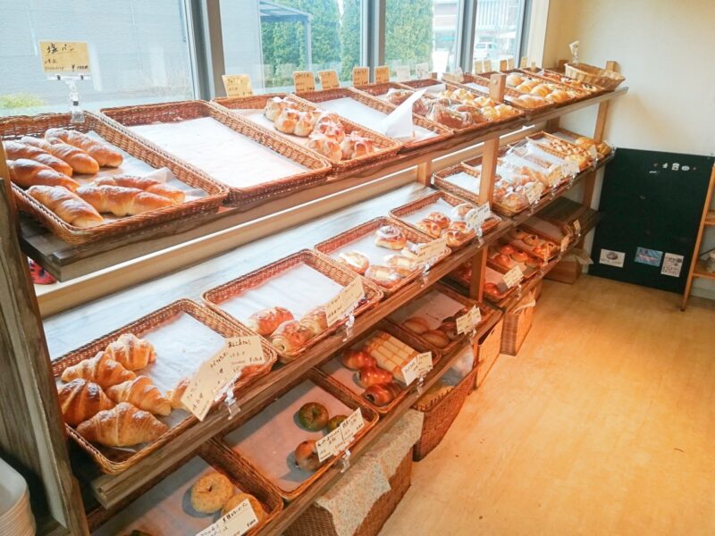 【安曇野市】三郷の「焼きたてパン工房 SNOWDROP」で朝食を！ | あづみにすと｜Azuminist